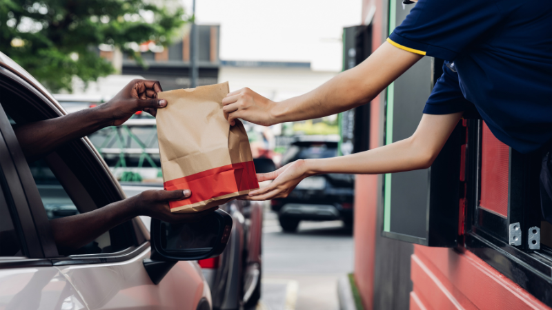 5 Dicas para Atender Clientes em Restaurante Fast Food - Vision Atendimento
